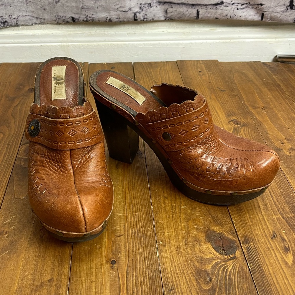 Mia Limited Edition Latigo Leather Clogs Size 8m - Gem